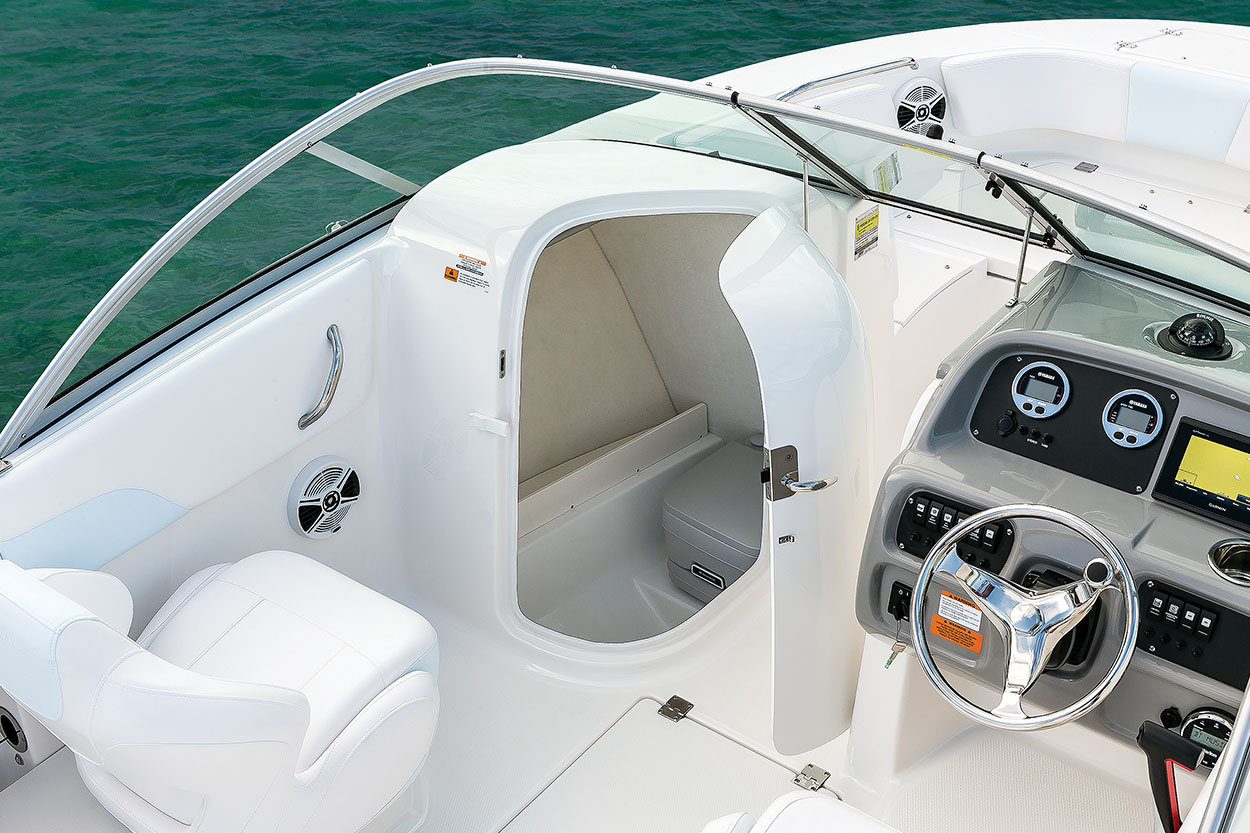 2019 Robalo 207 Dual Console - Overview