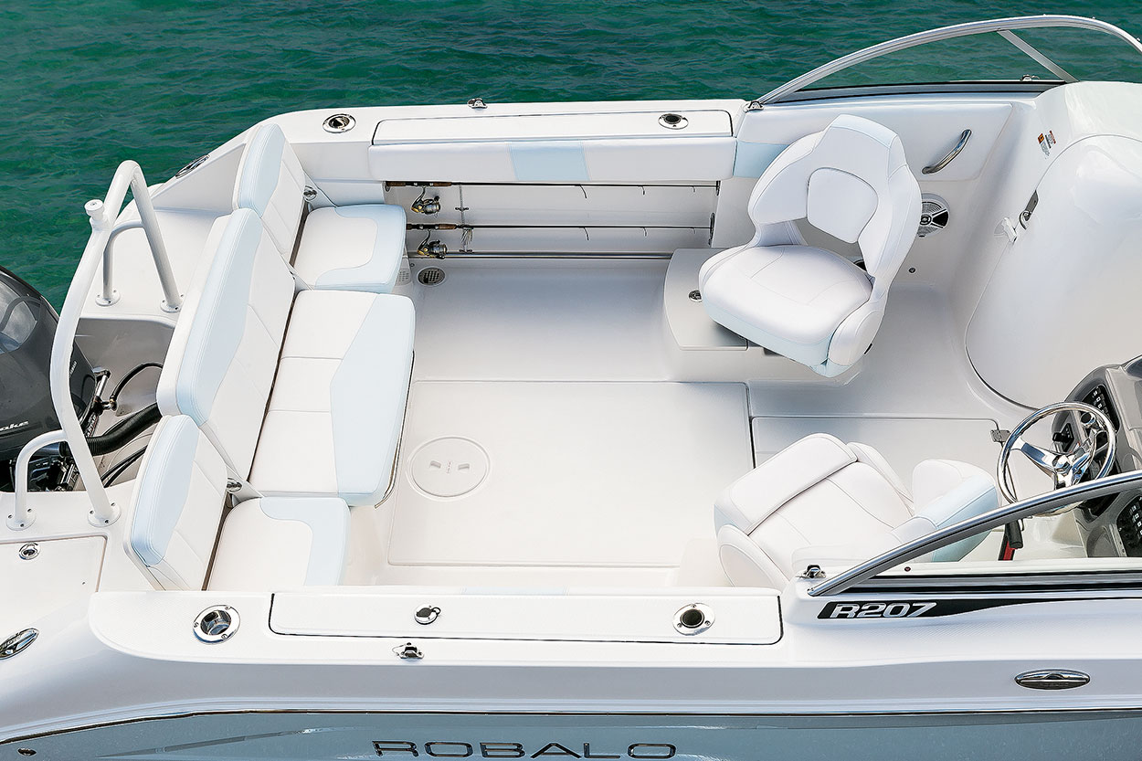 2019 Robalo 207 Dual Console - Overview