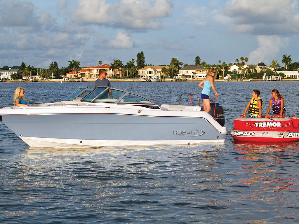 2020 Robalo 227 Dual Console - Overview