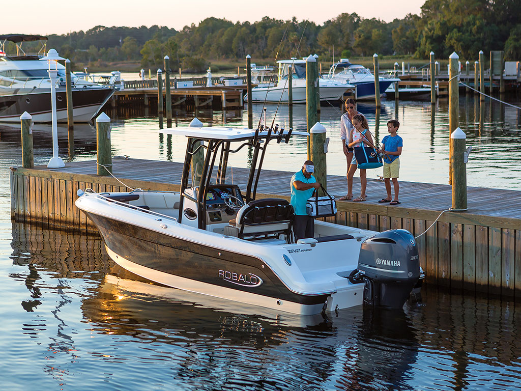 2020 Robalo 242 Explorer - Overview