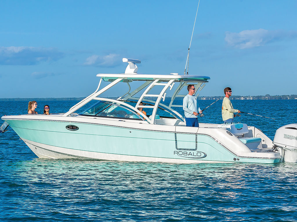 2021 Robalo 317 Dual Console - Overview