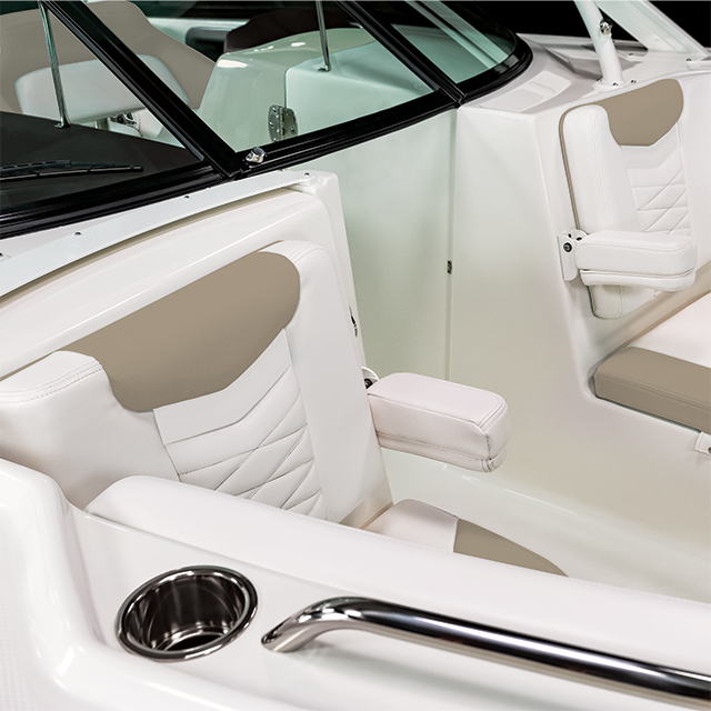 2025 Robalo 207 - Builder