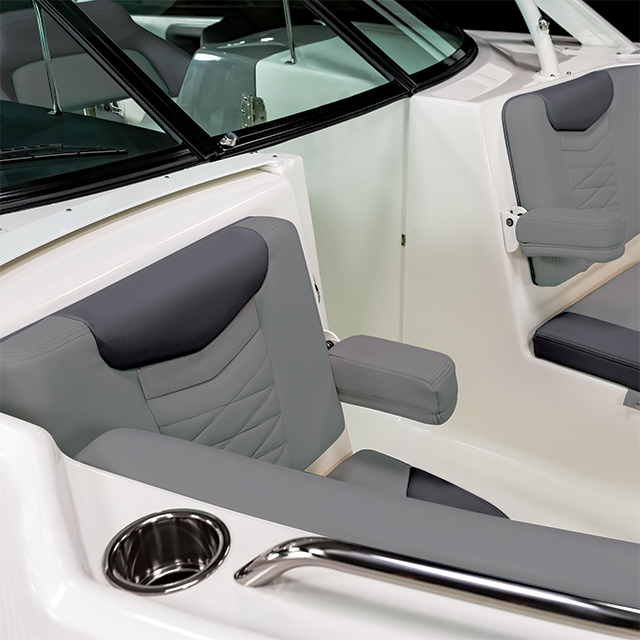 2025 Robalo 207 - Builder