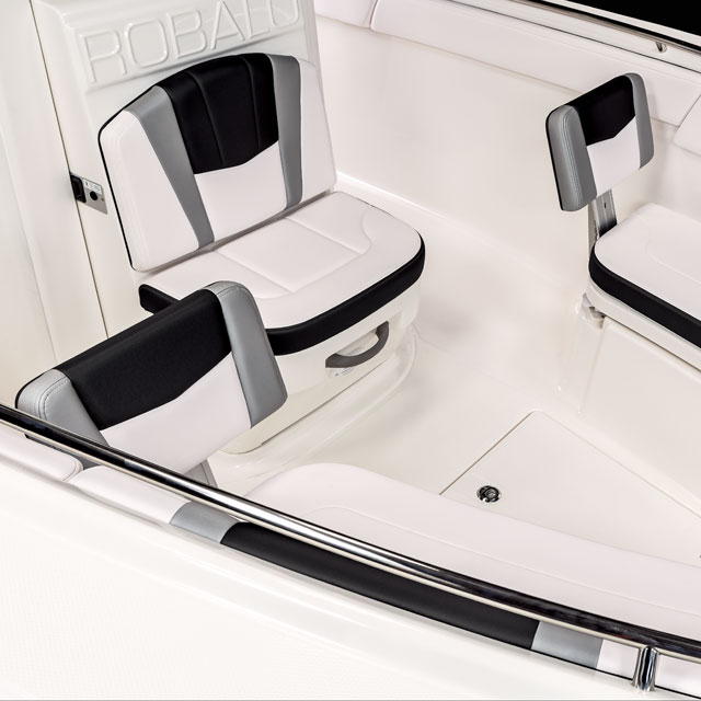 2025 Robalo 257 - Builder